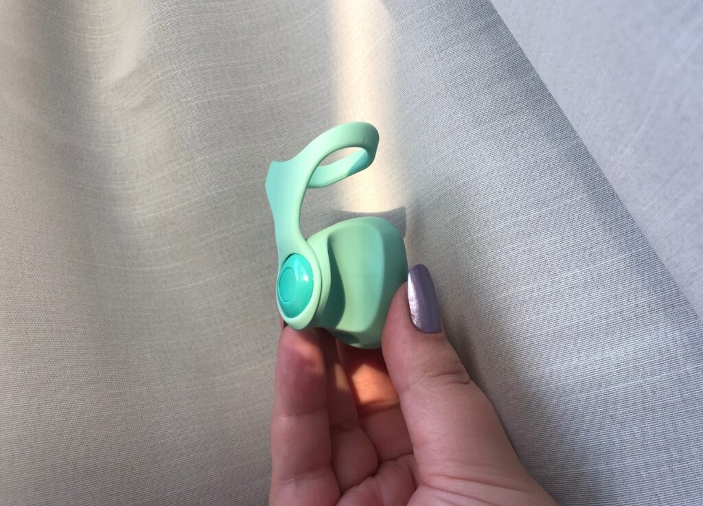 Dame Fin Finger Vibrator Review [Tried & Tested]