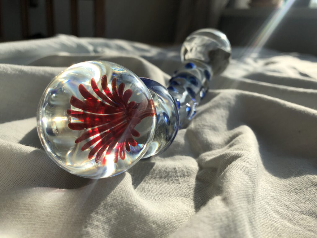 Icicles No. 18 Glass G-Spot Dildo Review [Tried & Tested]