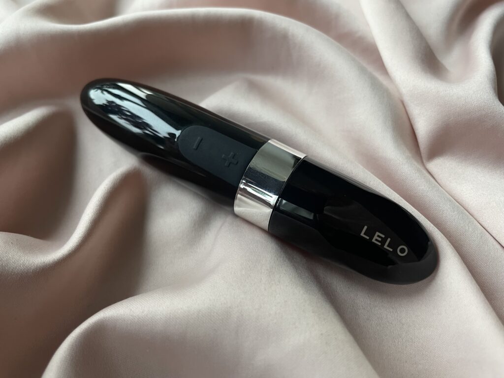 LELO MIA 2 Review [Tried & Tested]