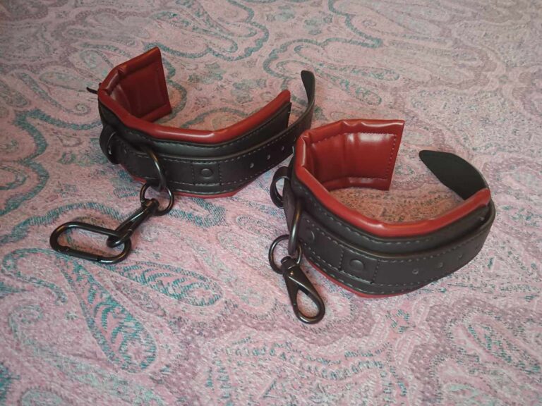 7 Best BDSM Restraints for Bondage [Actually Tested] - Bedbible.com