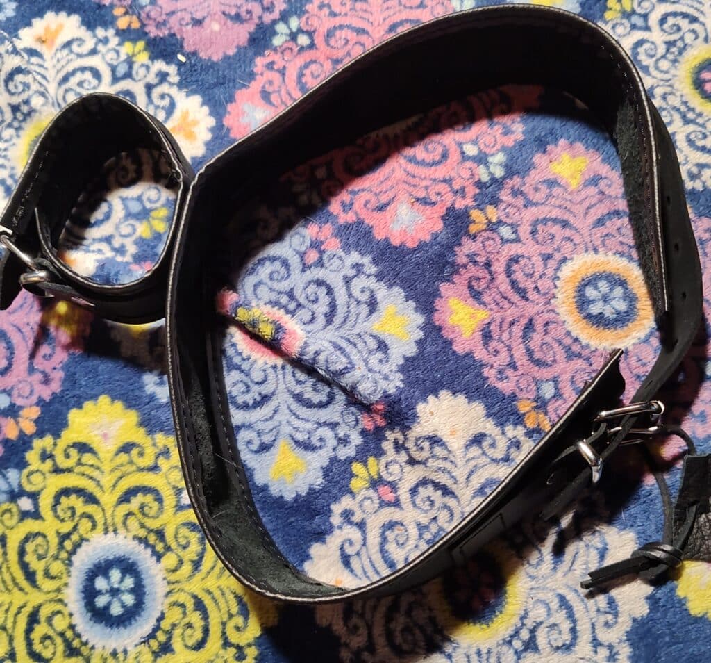 Dominix Deluxe Leather Wrist to Thigh Restraints Review [Tried & Tested]