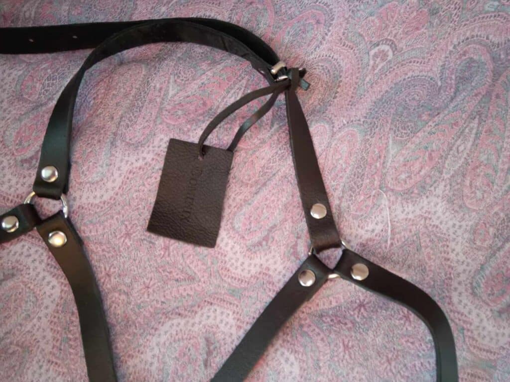 DOMINIX Deluxe Leather Full Body and Leg Harness Review [Tried & Tested]