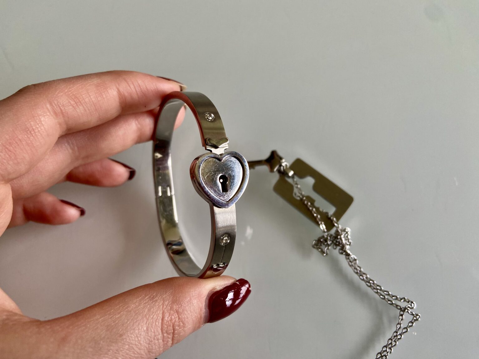 Master Series Locking Bracelet & Key Necklace Review [Tried & Tested]