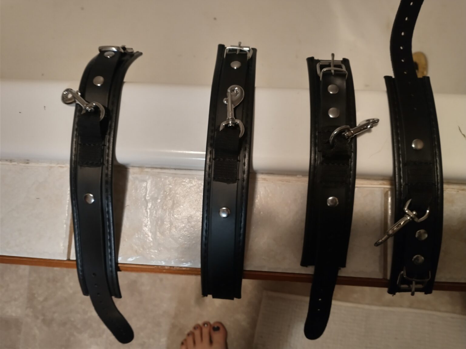 DOMINIX Deluxe Over the Door Cross Restraints Review [Tried & Tested]