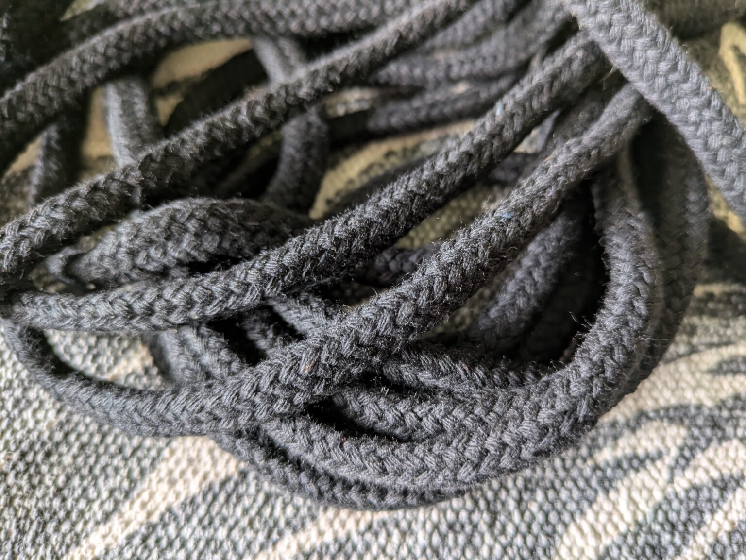 5 Best Bondage Ropes For Shibari [Actually Tested] - Bedbible.com
