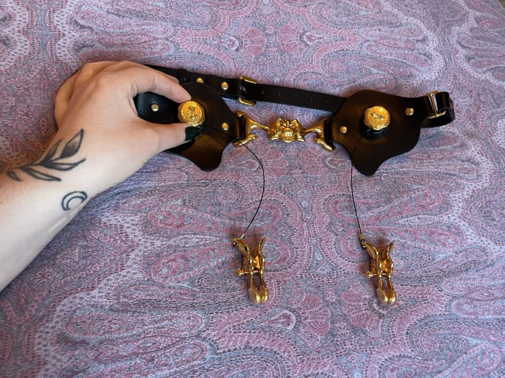 UPKO Mystic Bond Leather Belt With Labia Extender Clamps Review [Tried ...